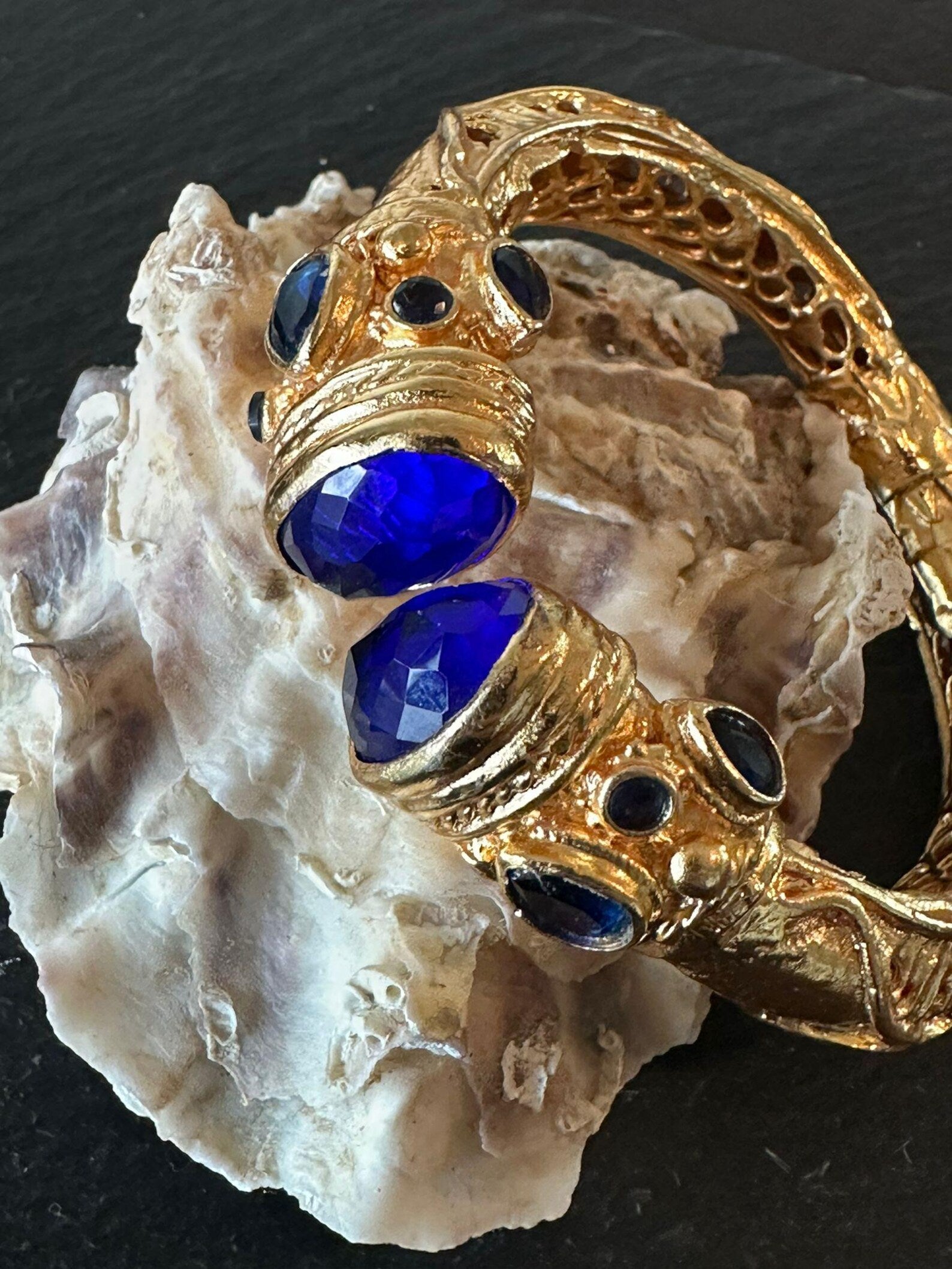Bracciale in Oro su Bronzo con Topazi Azzurri Naturali – Apertura a Mo ...